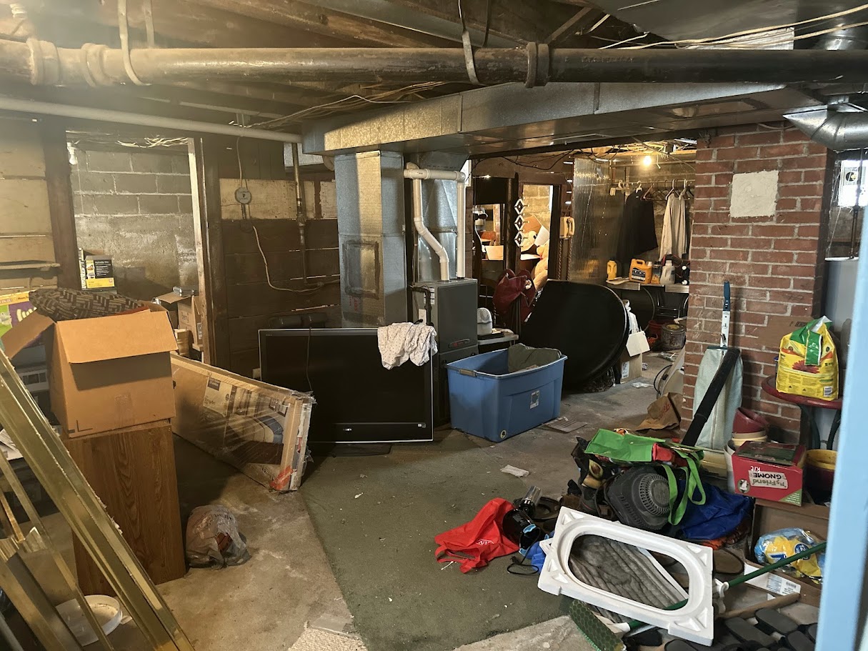 Crawl Space Cleanout in Kansas, OH | Junk Removal